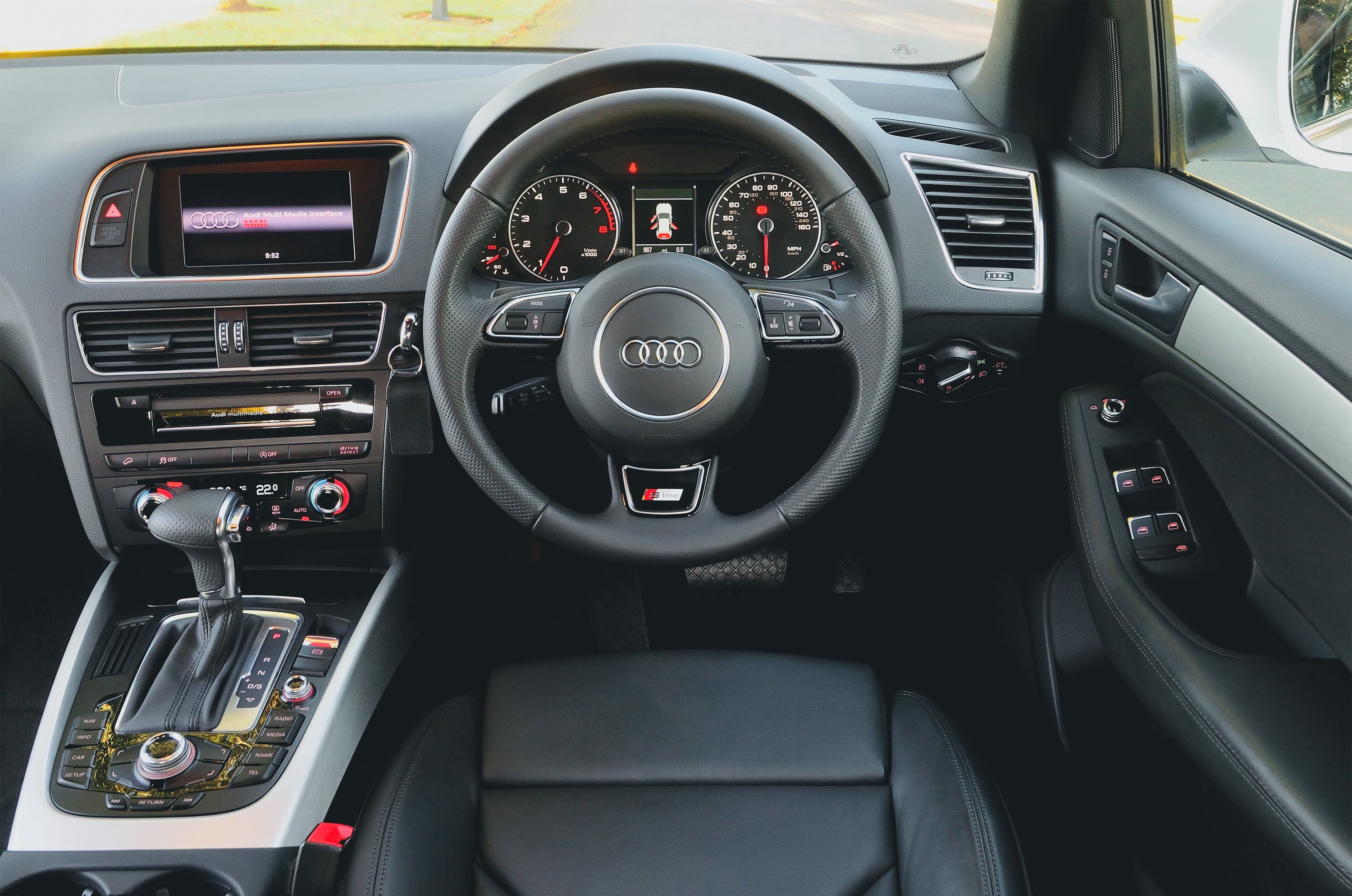 Audi Q5 2010 Interior